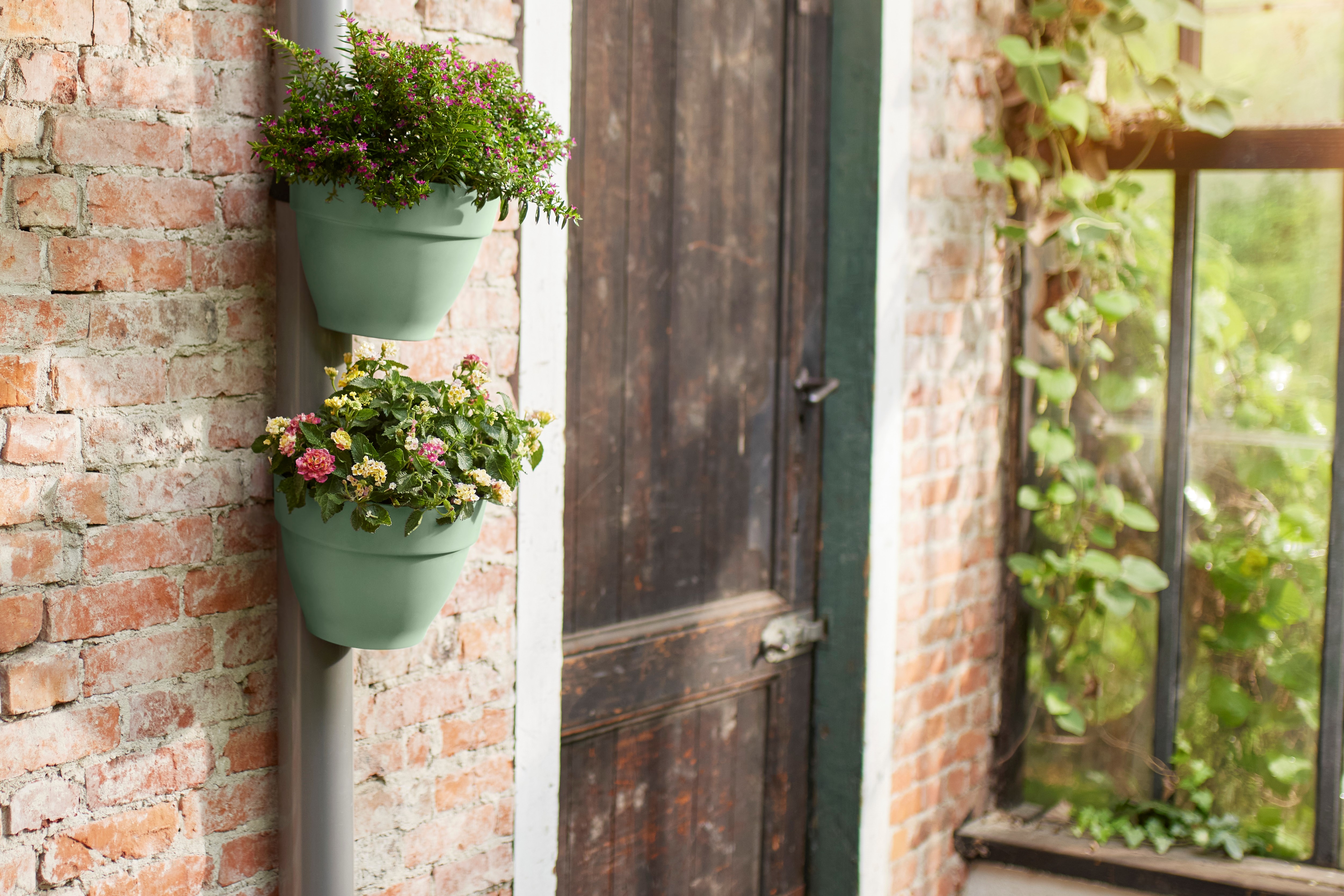 elho flowerpots and planters