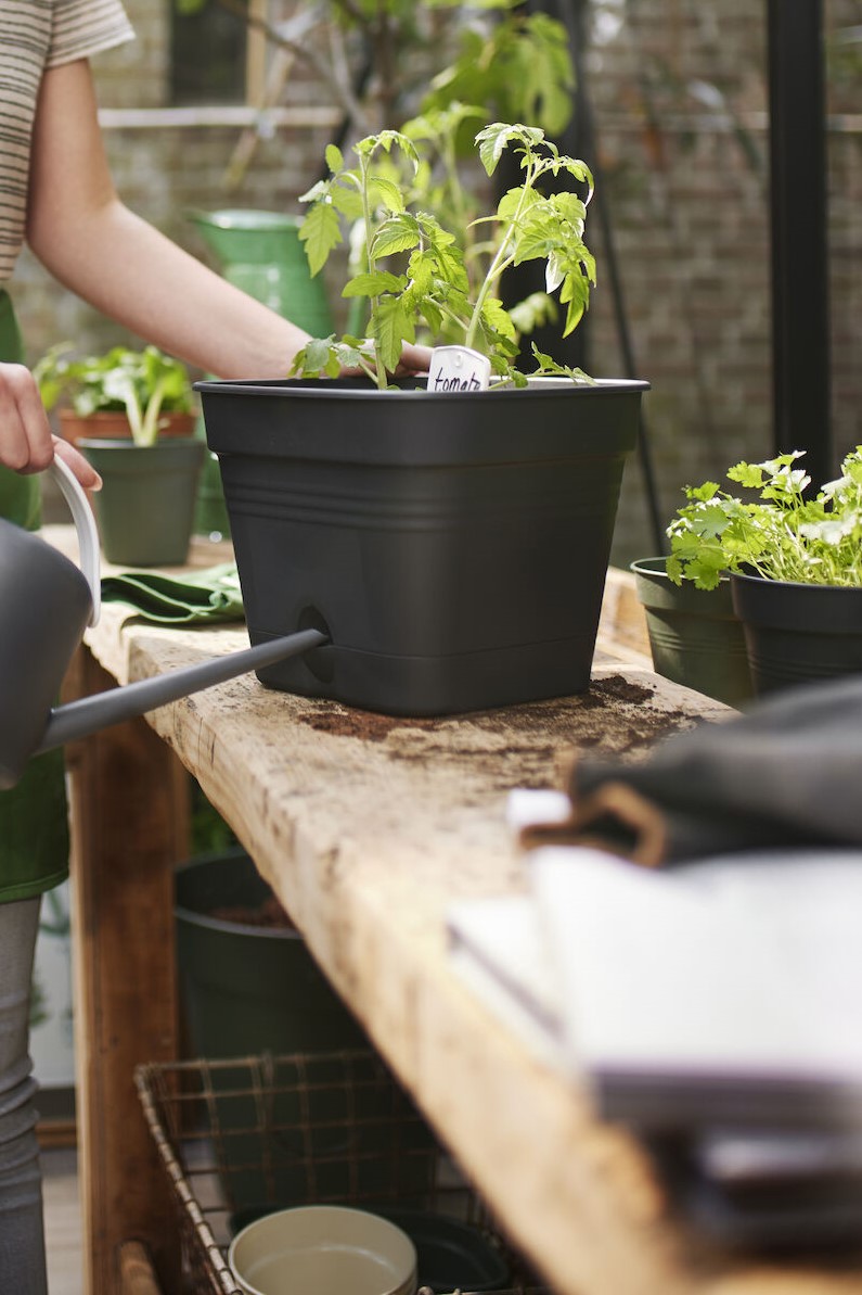 elho flowerpots and planters